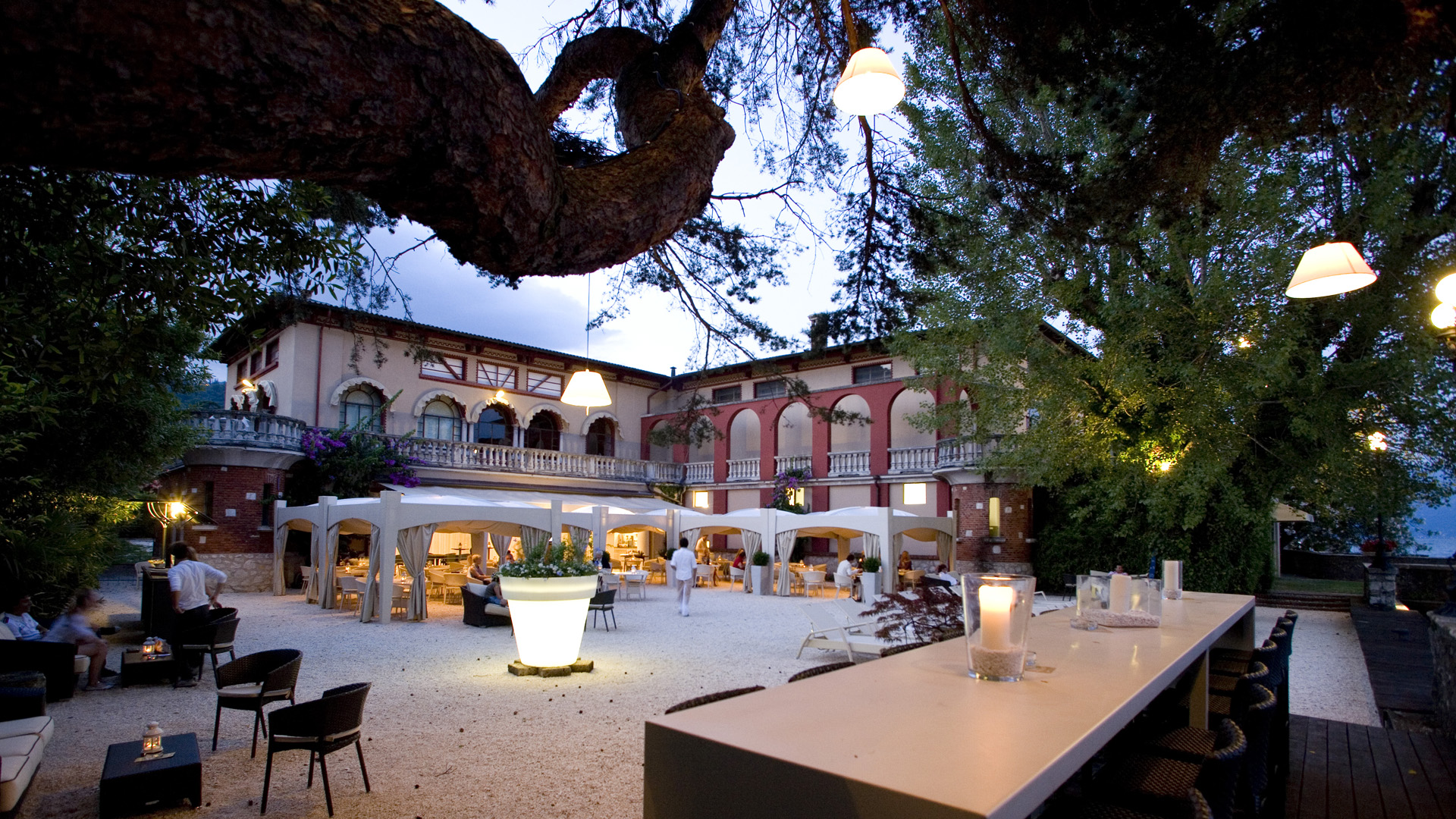 Restaurant and Shore Club La Darsena - I lake Garda
